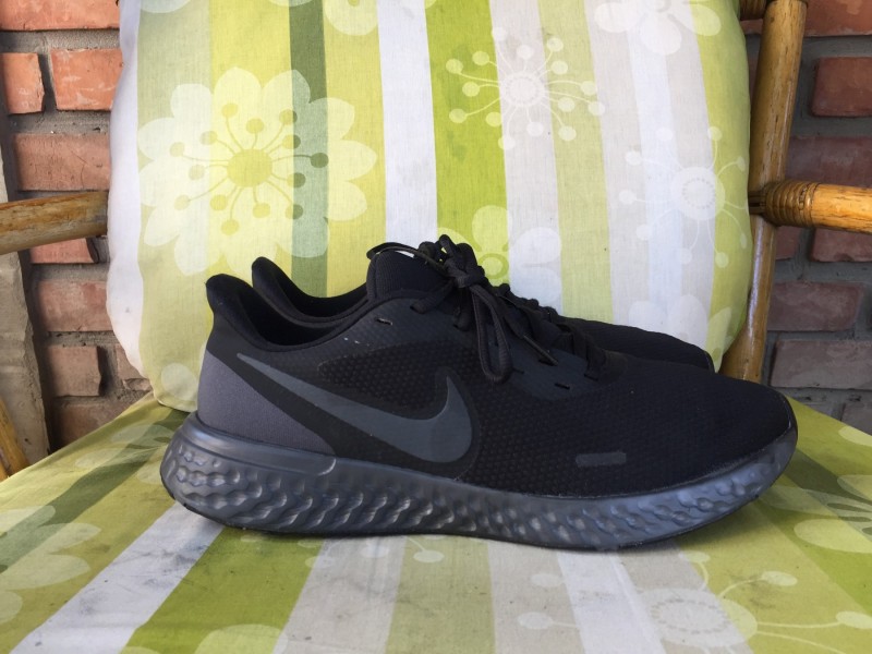 Original NIKE Revolution 5 patike br45