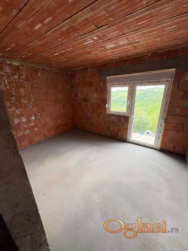 Krusedol kuća 190m2 na placu 1282m2