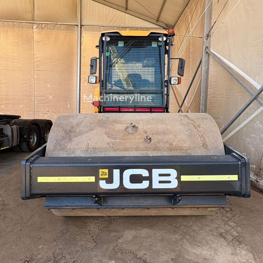 JCB 116D kompaktor s jednim valjkom