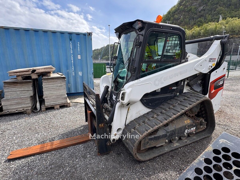 Prodaje se Bobcat T66 mini utovarivač guseničar na aukciji