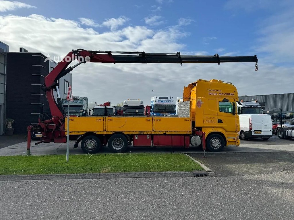 Scania R500 V8 kamion s ravnom platformom