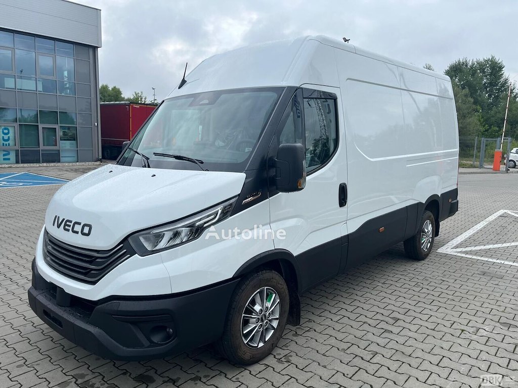 Novi IVECO Daily 35S16BA8 V minibus furgon