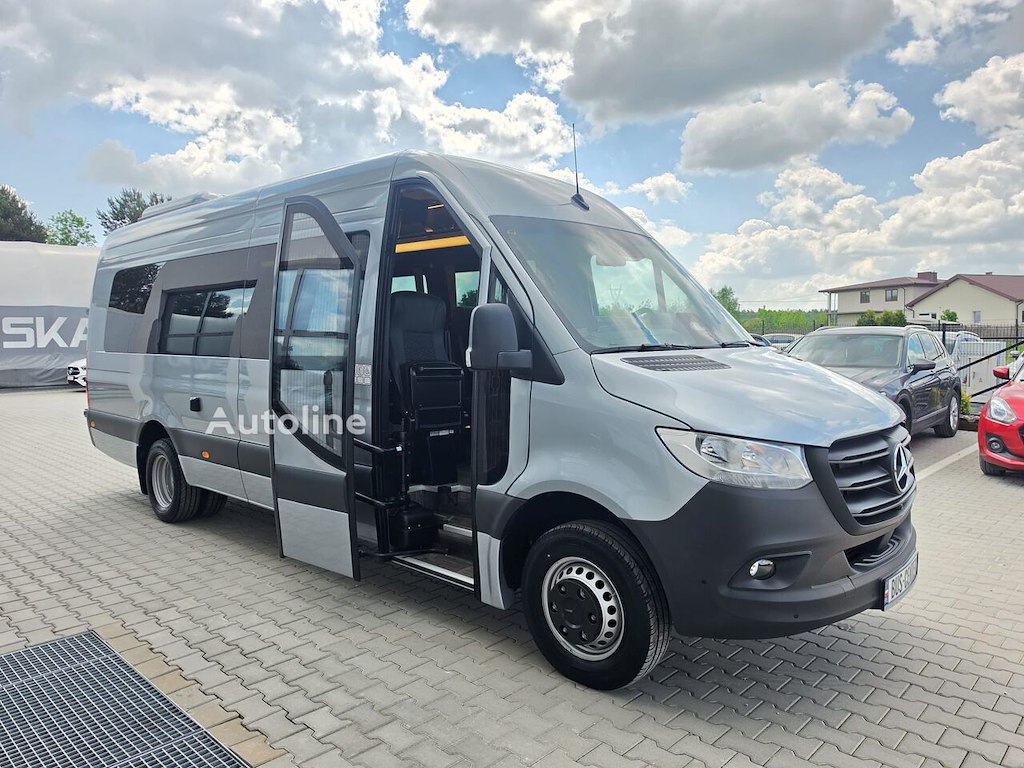 Novi Mercedes-Benz Sprinter 519 / 19+1+1 putnički minibus