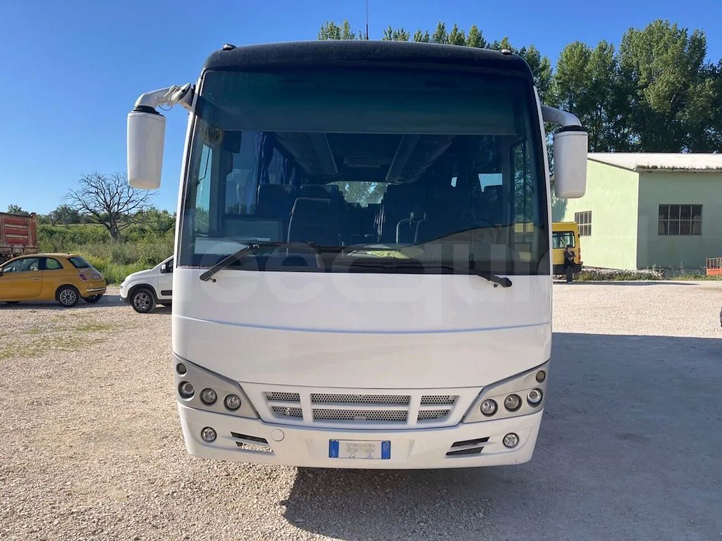 Isuzu Turquoise turistički autobus