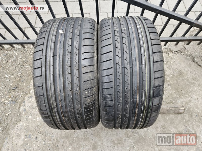 275-40-18 Dunlop nove odlicne