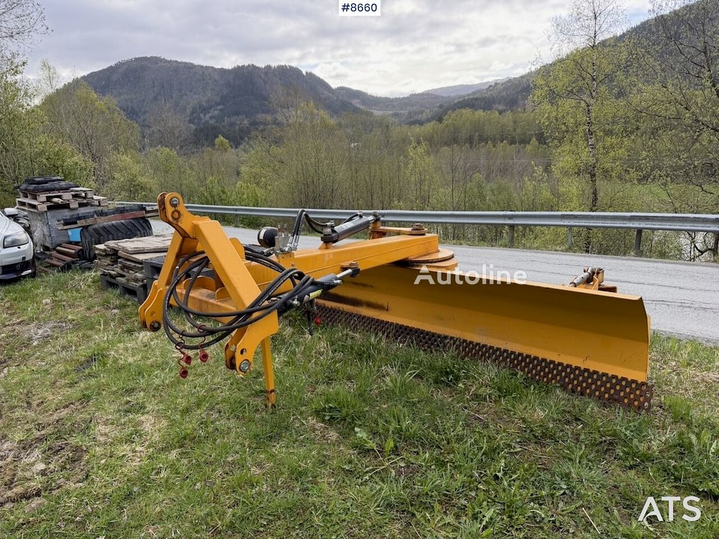 CZTCH 300 raonik za sneg