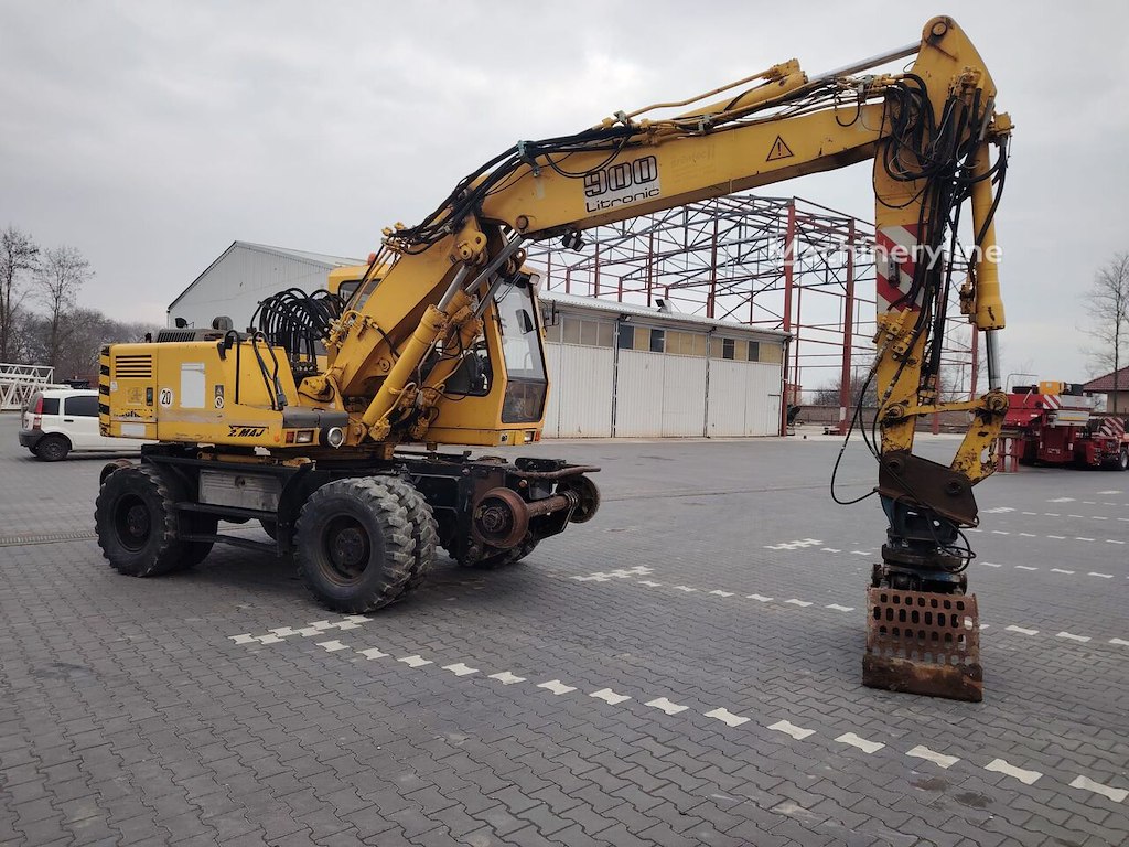 Liebherr A 900 bager na šinama