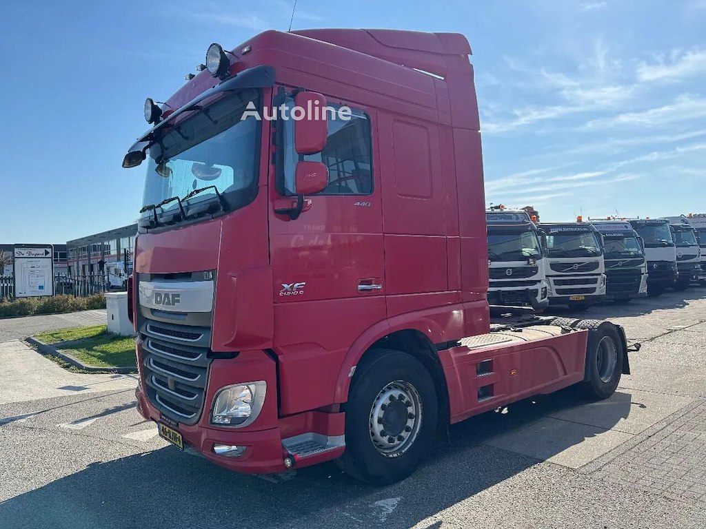 DAF XF 440 4X2 EURO 6 SKIRTS 2017 tegljač
