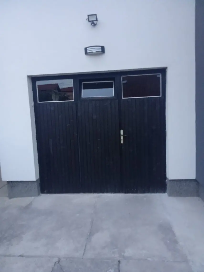 PRODAJEM GARAZNA VRATA – LOZNICA