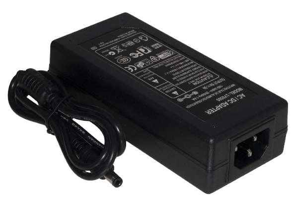 Univerzalni punjač AC/DC adapter 5V 5A
