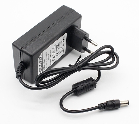Univerzalni punjač AC/DC adapter 18V 2A
