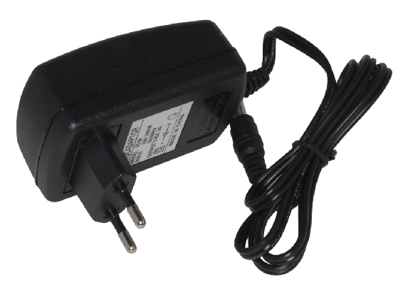 Univerzalni punjač AC/DC adapter 5V 3A