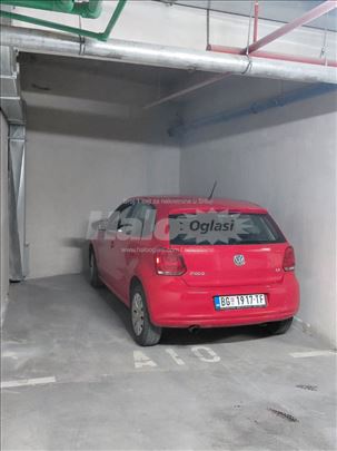 Izdajem parking mesto u LUX zgradi-Šumice
