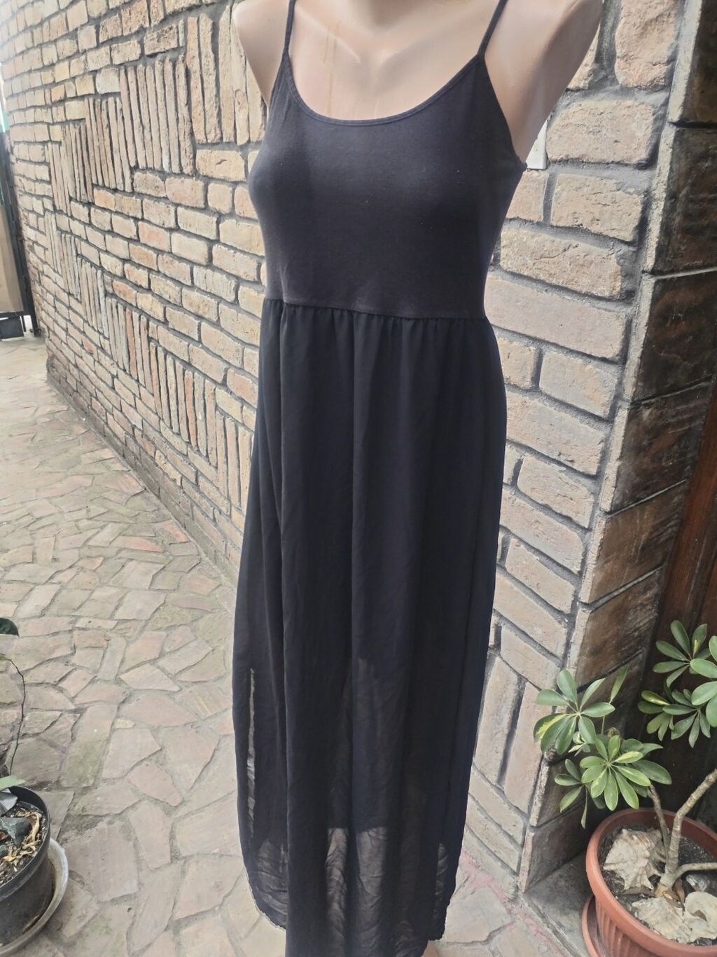 Crna letnja haljina – veličina L - Model: duga/midi slip haljina sa