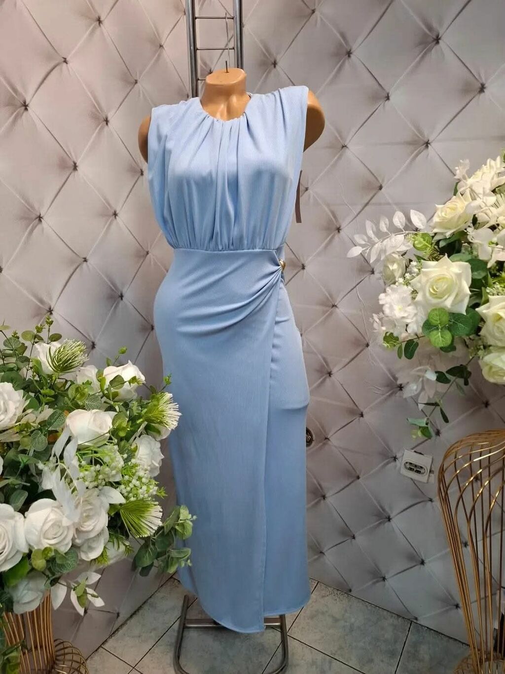 Elegantna duga haljina bez rukava - Kroj: duga silueta do članaka, sa