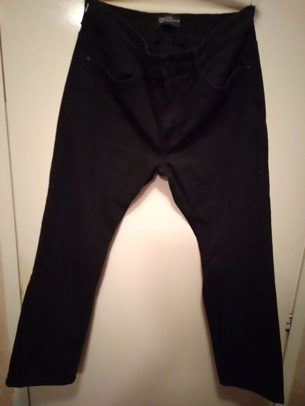 Muske farmerke LC Waikiki,uzane-slim,rastegljive crne vel.32x29, struk