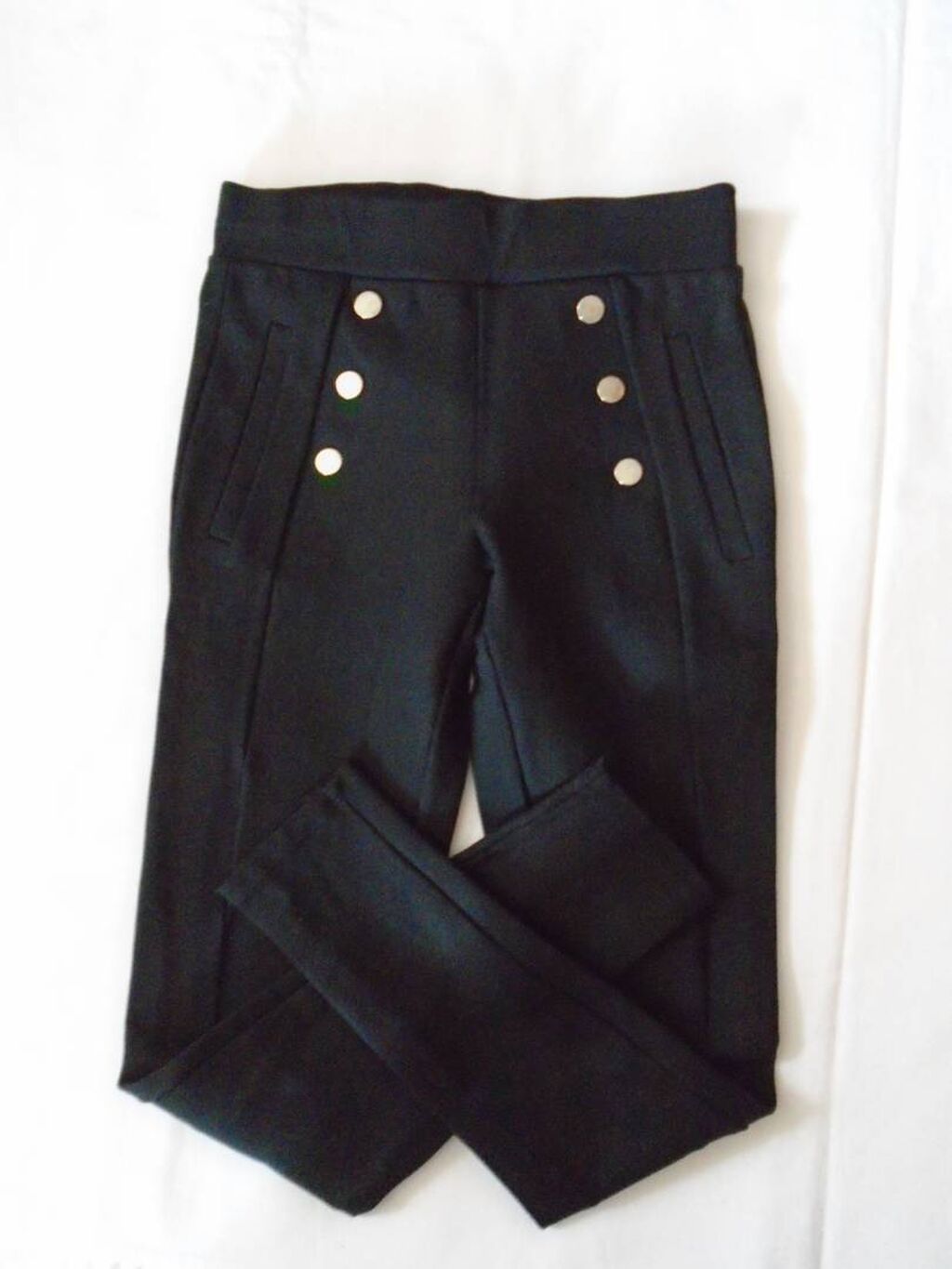 Crne Zara helanke pantalone, puniji materijal, ima elastina. Naznačena