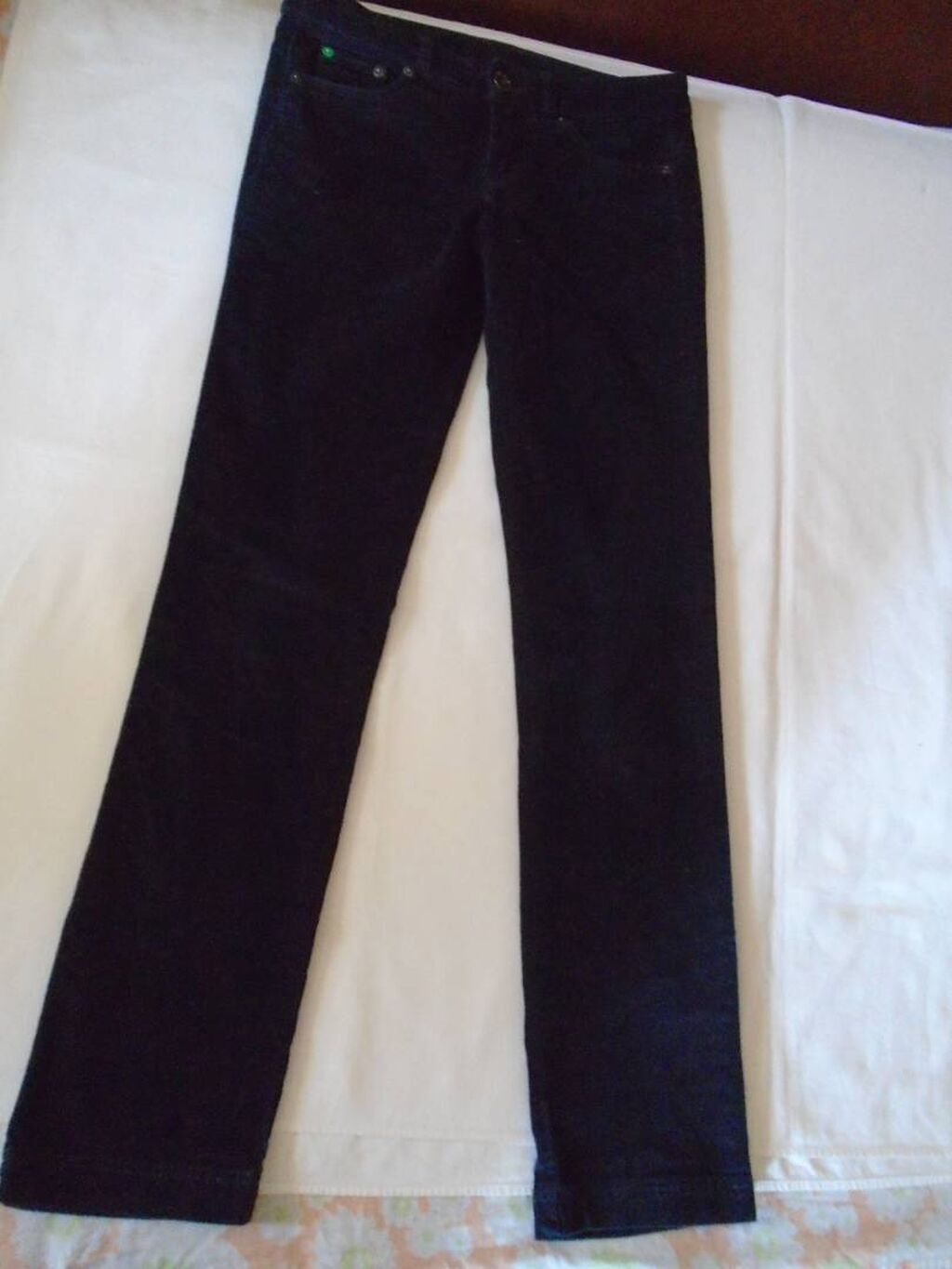 Dva para pantalona Benetton i Gas. Benetton teget pantalone od uskog