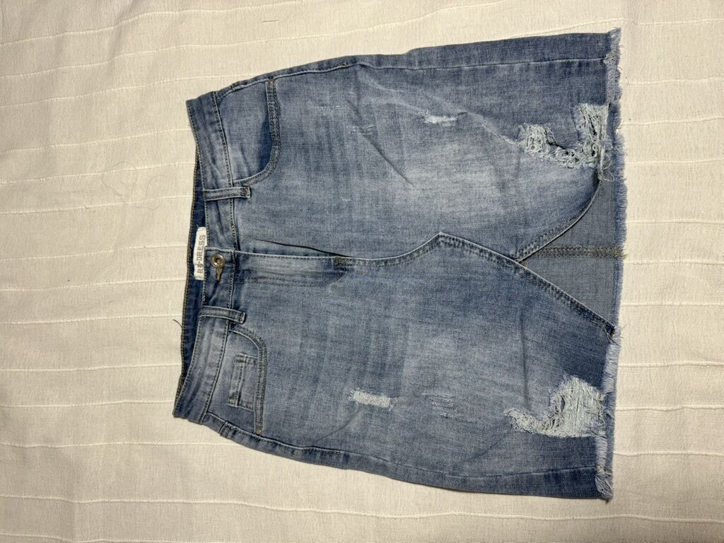 Ženska teksas suknja – mini dužina, svetliji plavi “washed” denim