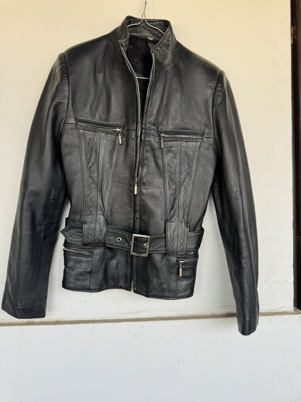 Kožna jakna – crna, biker stil - Materijal: prava koža, glatka