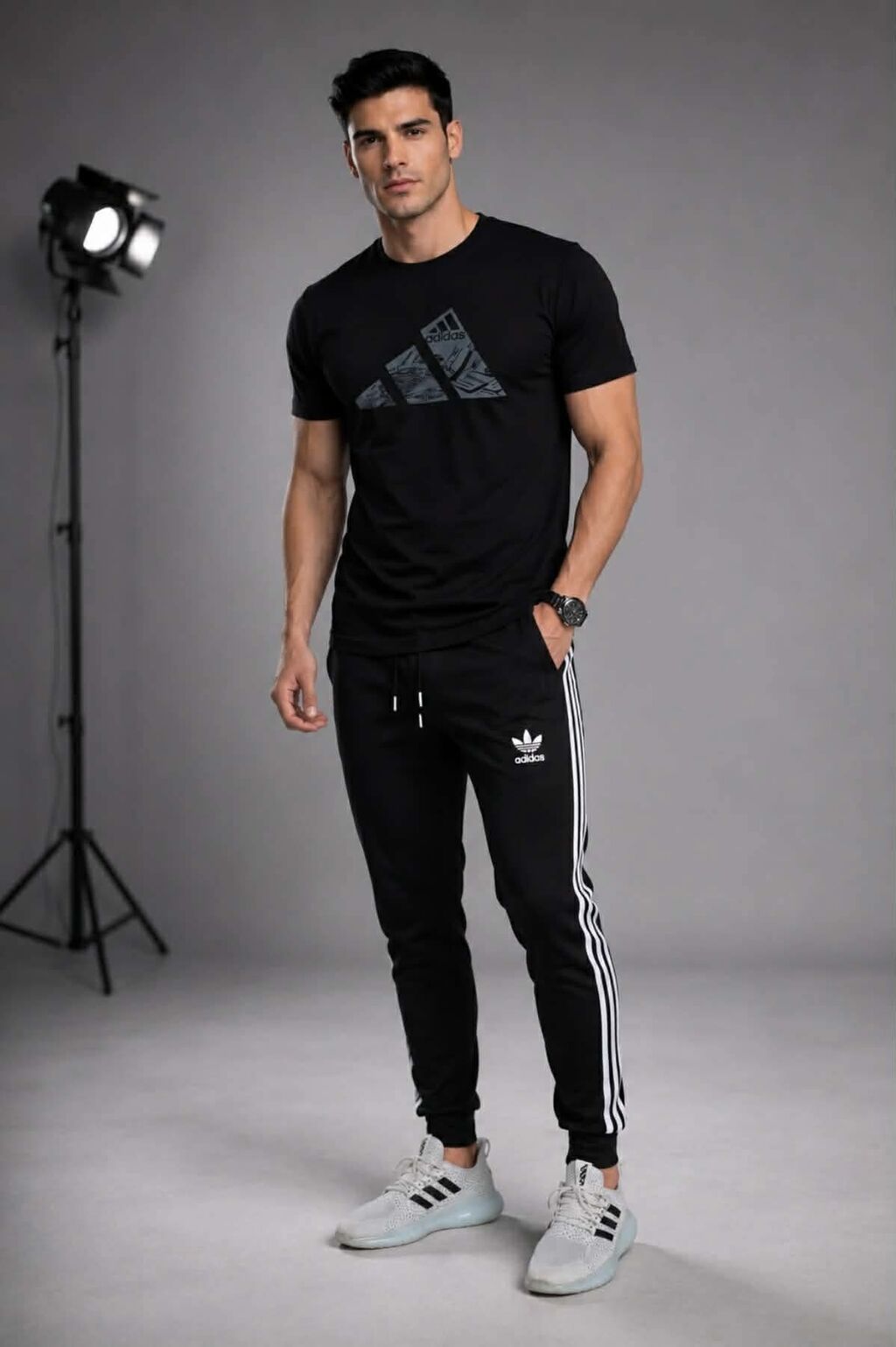 Adidas komplet majica i donji deo trenerke. - Crna majica kratkih