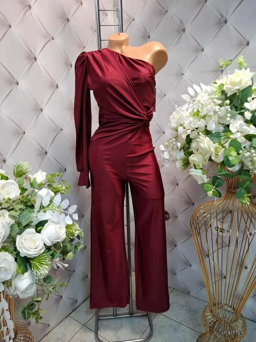 Elegantni ženski kombinezon – asimetričan kroj - Model sa jednom