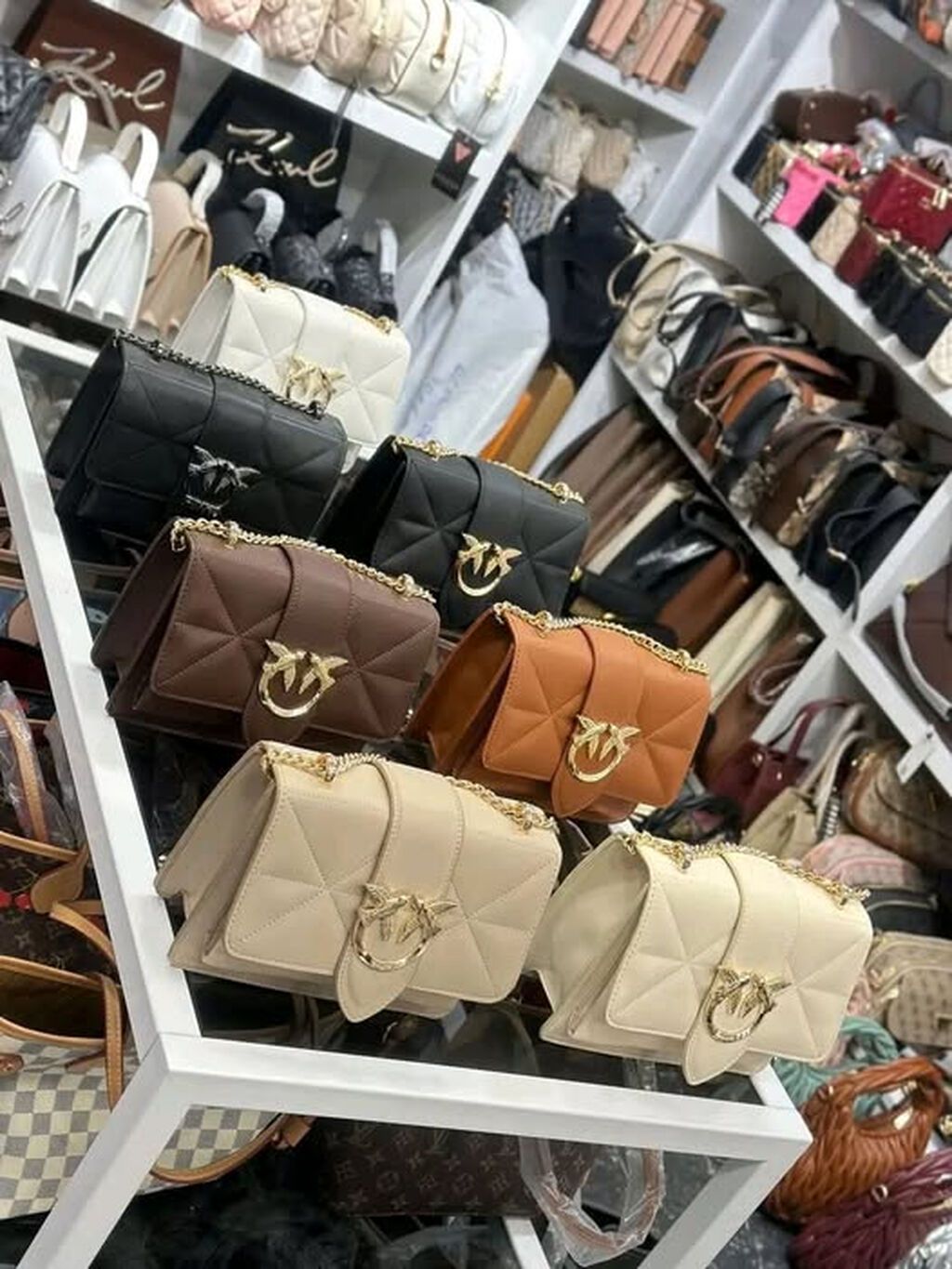 Ženske torbe – elegantne torbice sa lancem preko ramena - Model