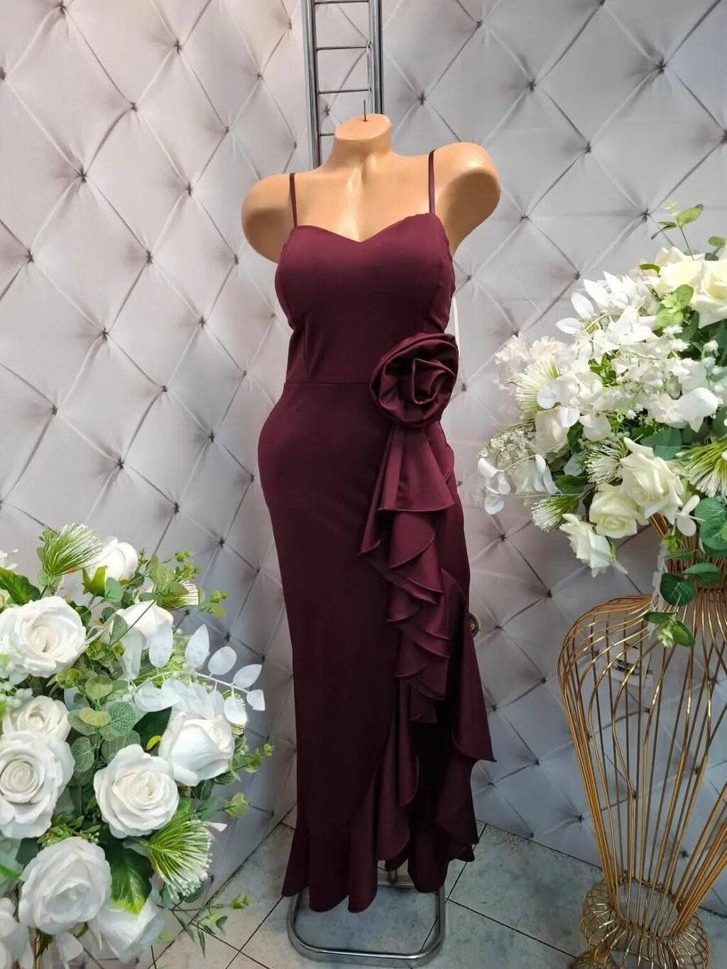 Elegantna ženska haljina – midi/maksi dužina, na bretele, sa srcolikim