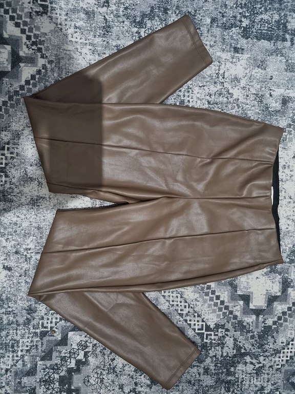 Ženske pantalone/helanke od eko kože - Materijal: mekana eko koža