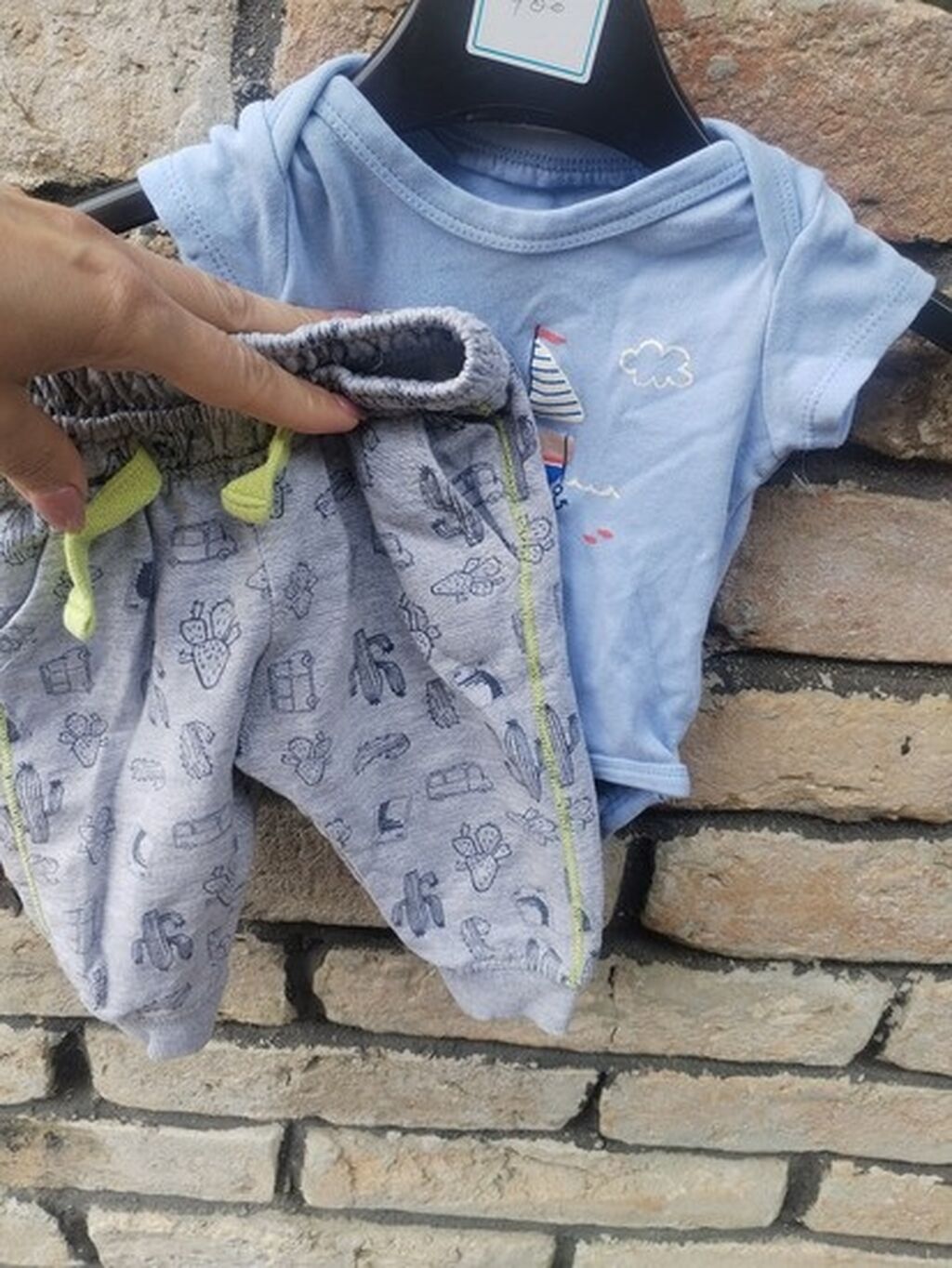 Lot odeće za bebe dečake, veličina 68. Sadržaj: - Više bodija kratkih