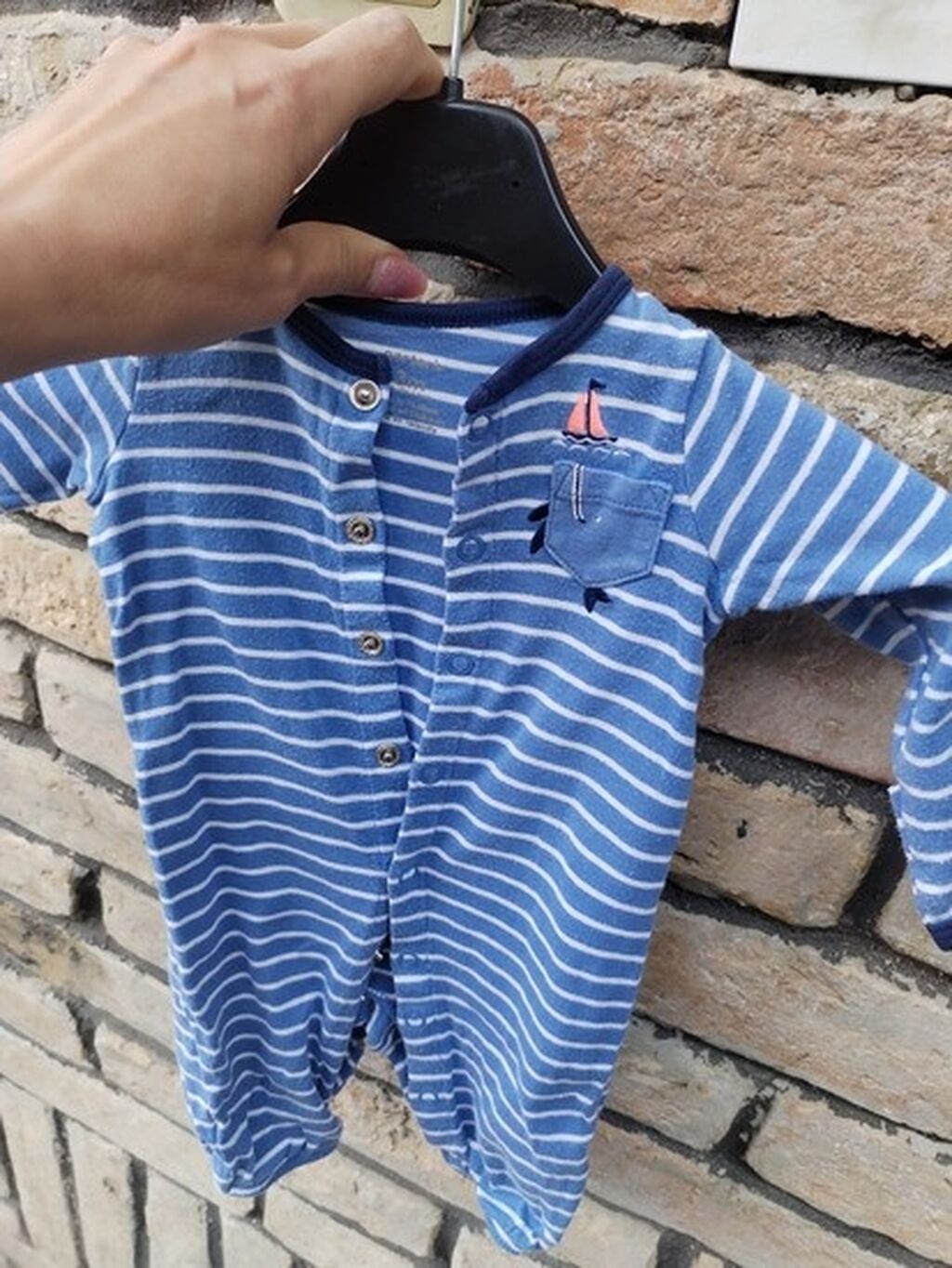 Lot za bebe dečake, veličina 3m. Sadrži: - Plišaniji zeka/pidžama sa