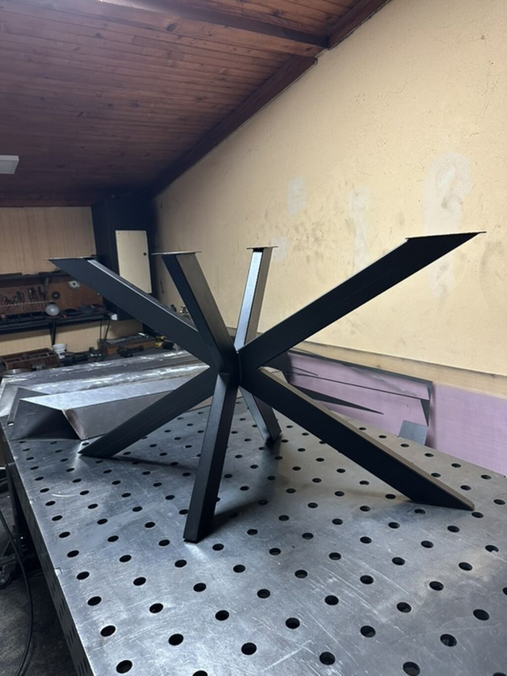 Čelično postolje za sto – “pauk” konstrukcija - Materijal