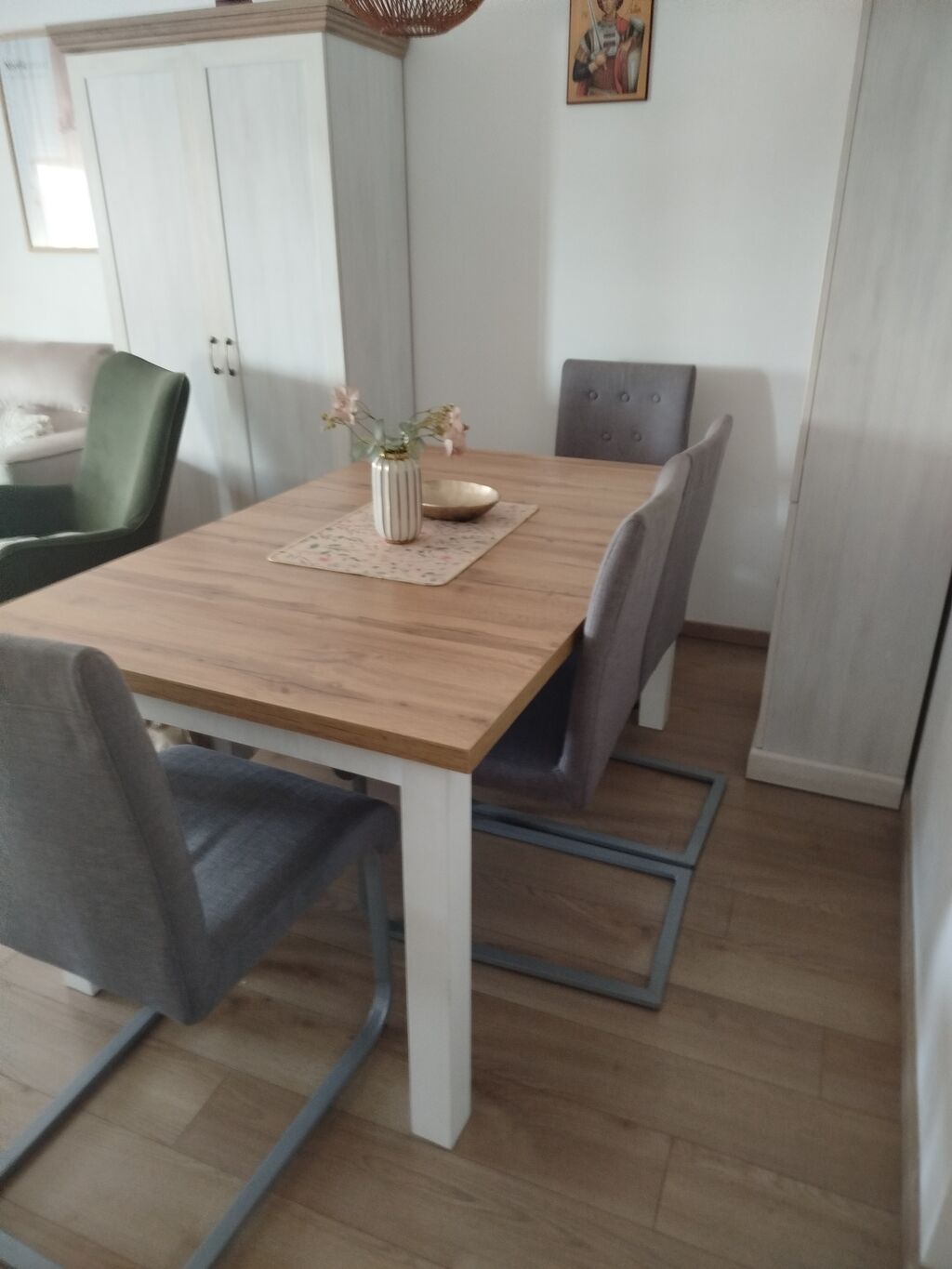 Set trpezarijskih stolica – 4 komada - Moderan dizajn sa C/kantilever