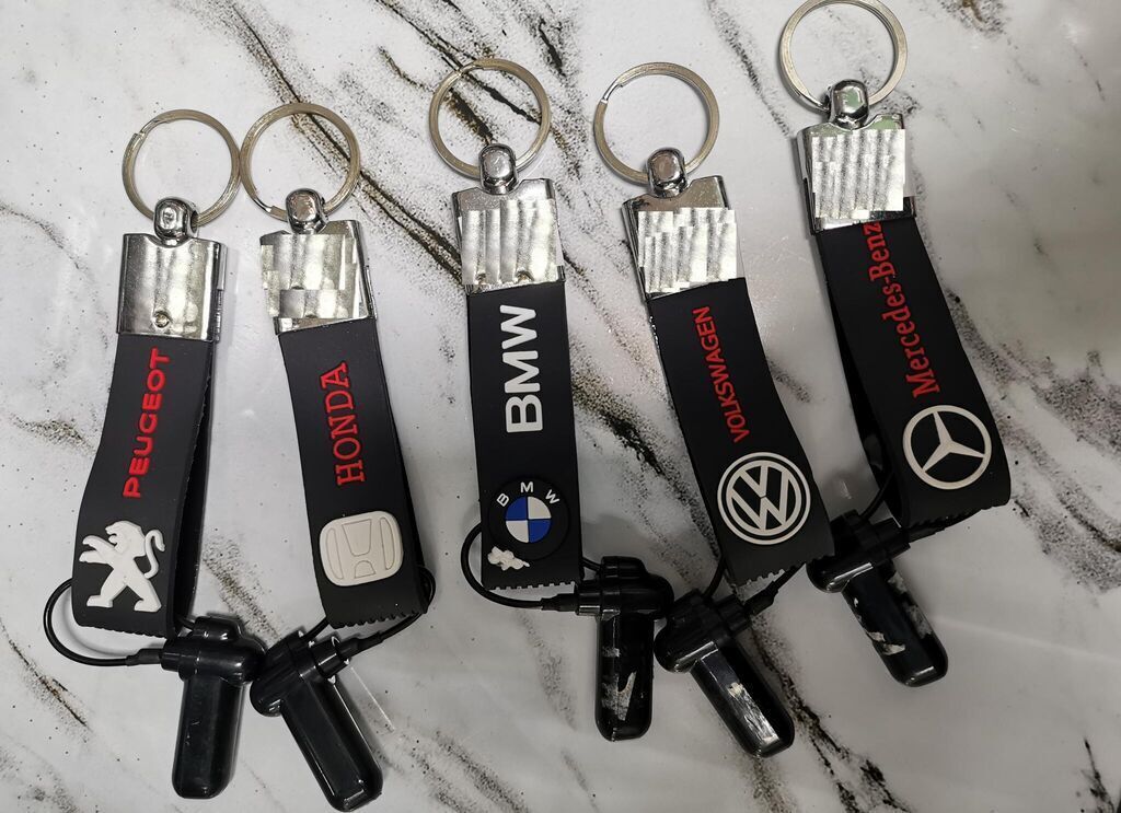 Privesci i silikonski ulosci za automobile. /raznih marki auta/