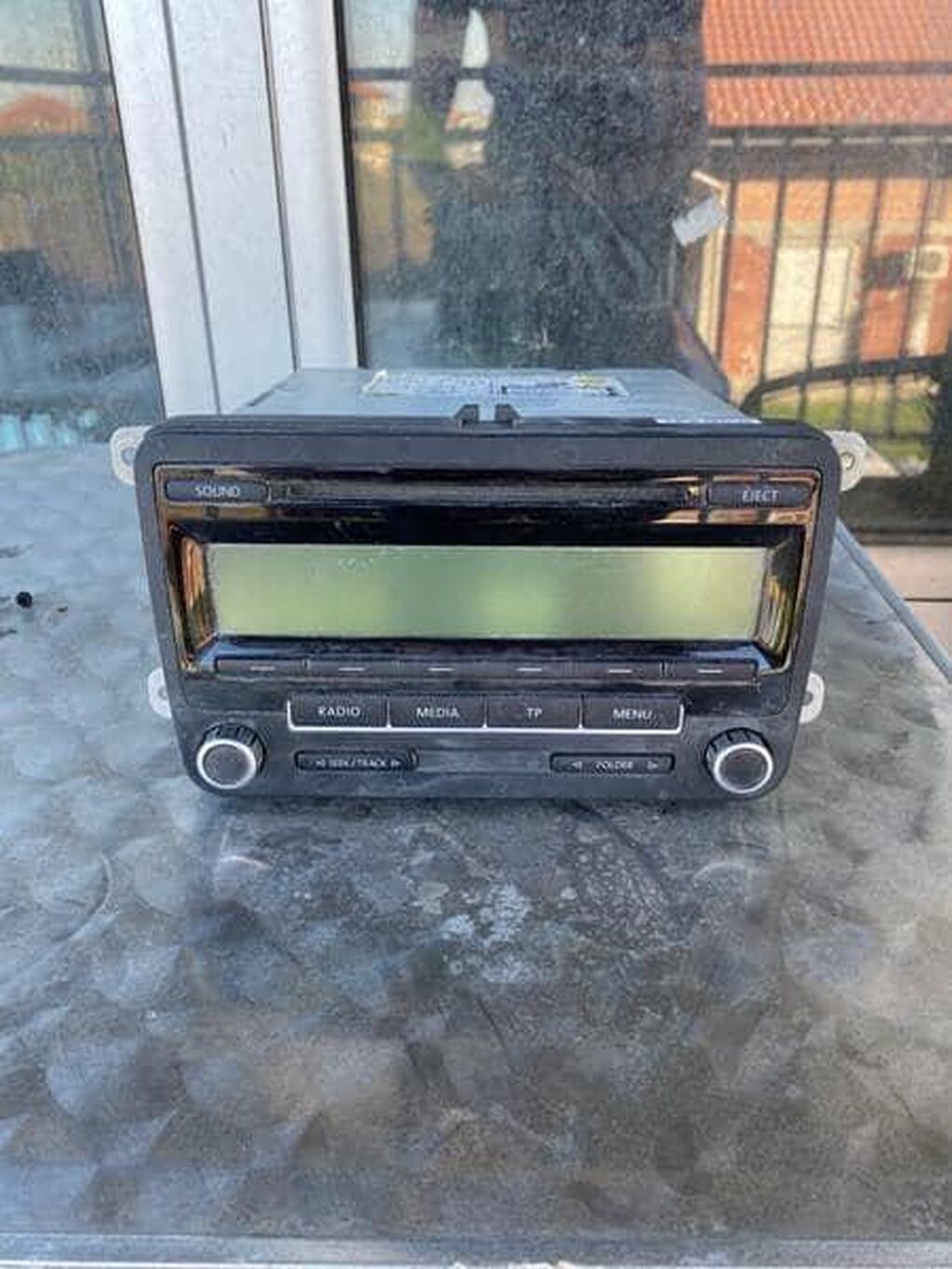 RADIO ZA VOLKSWAGEN GOLF 6 - 1K0035186AA | Radio za Golf 6 (300-H)