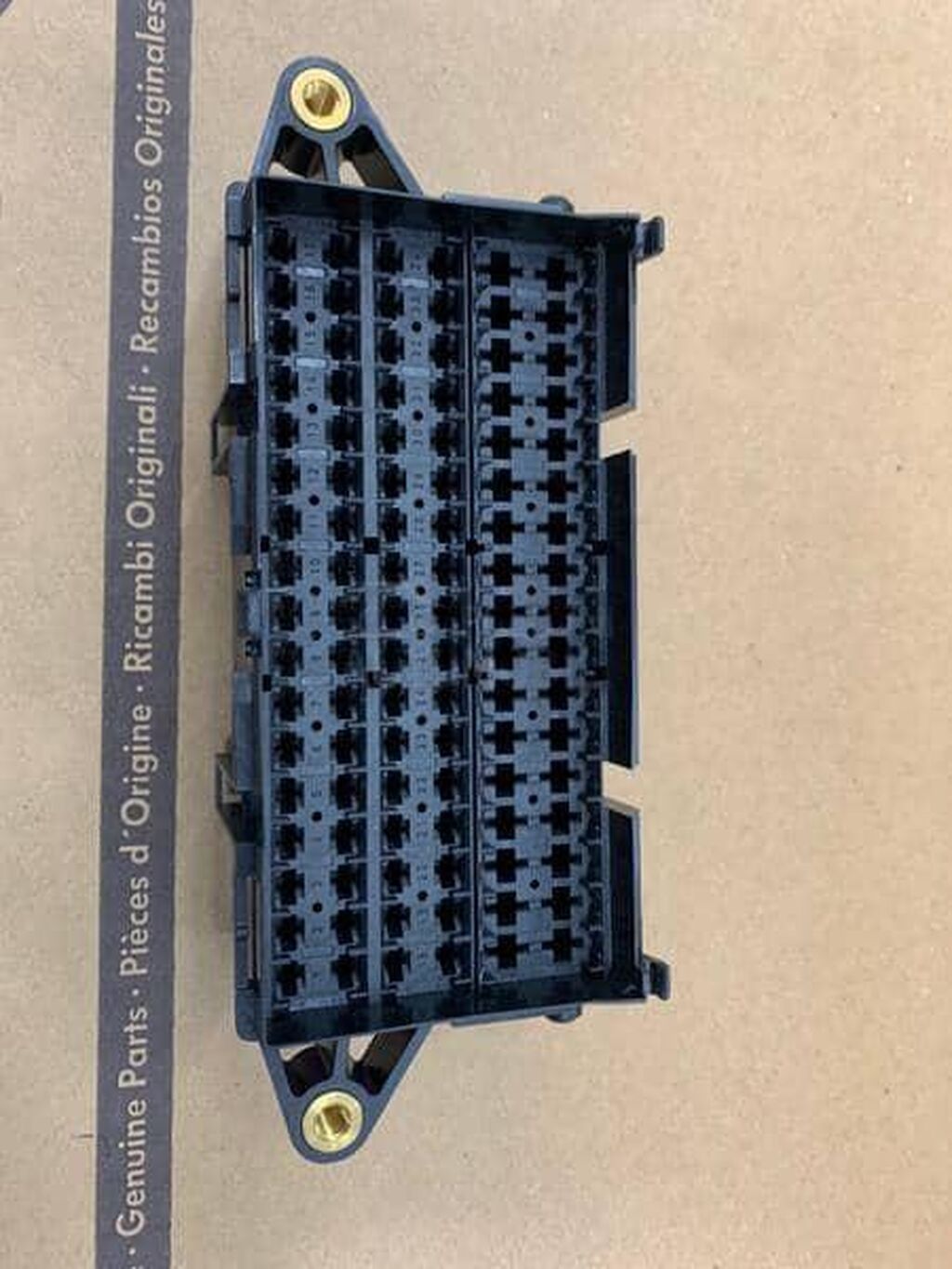 KUTIJA SA OSIGURAČIMA ZA AUDI A3 - 6X0937615A | Kutija sa