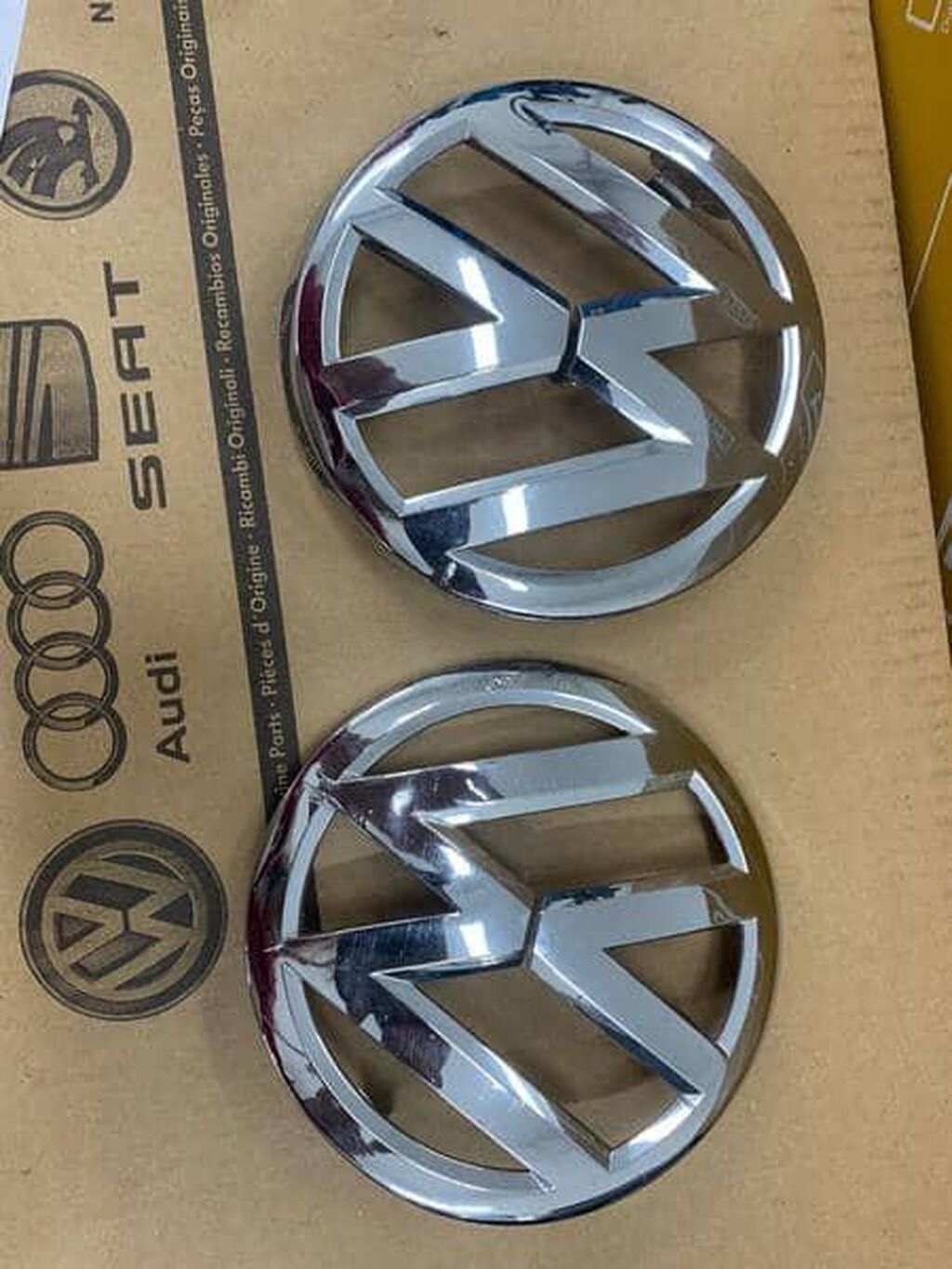 ZNAM ZA VOLKSWAGEN GOLF 2 - 1S6853601B | Znak Golf 2