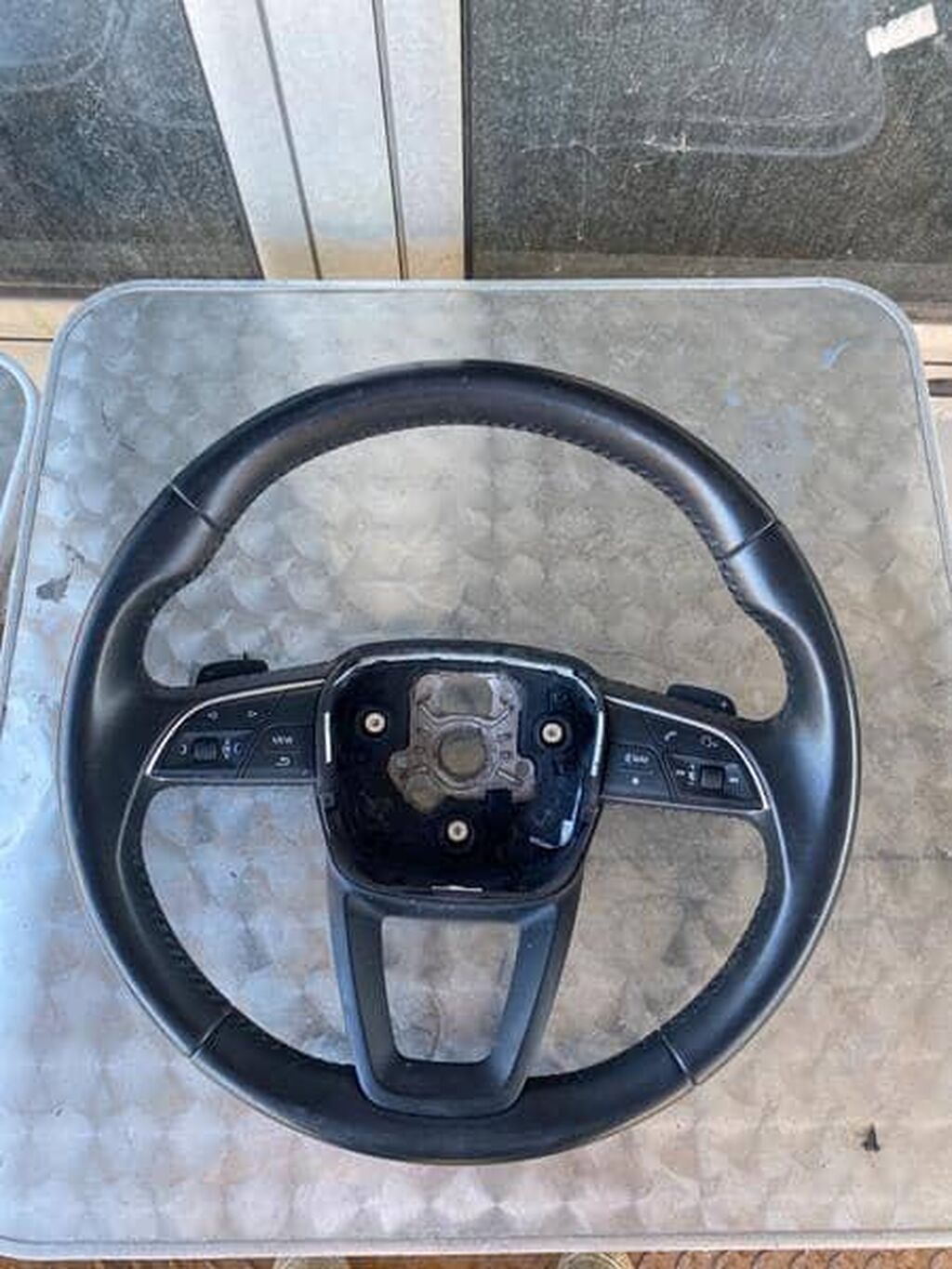 VOLAN ZA AUDI A4 | Volan za Audi A4 B9 Multifunkcioni (300-H)