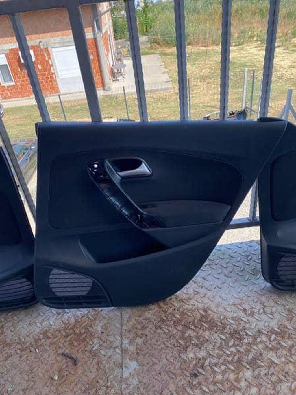 TAPACIR VRATA ZA VOLKSWAGEN POLO | Tapacir zadnjih desnih vrat za