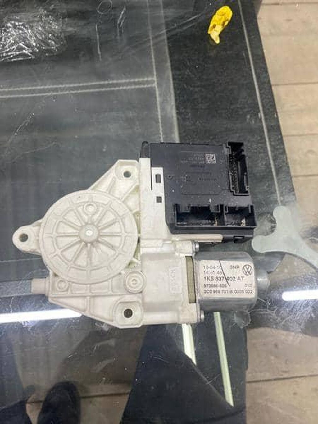 MOTORIC PODIZACA STAKLA ZA VOLKSWAGEN GOLF 6 - 1K5837402AT | Motoric