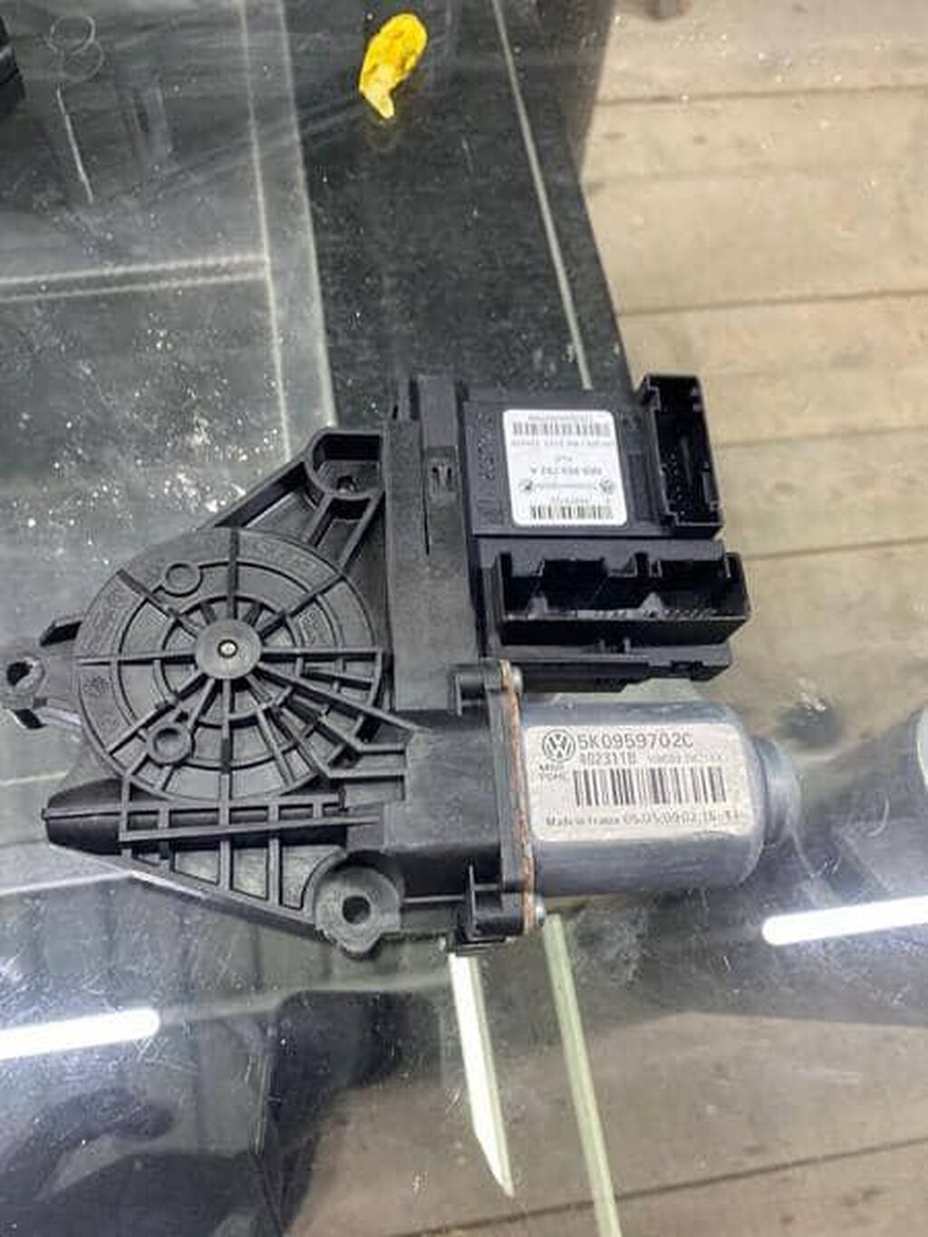 MOTORIC PODIZACA STAKLA ZA VOLKSWAGEN GOLF 6 - 5K0959702C | Motoric