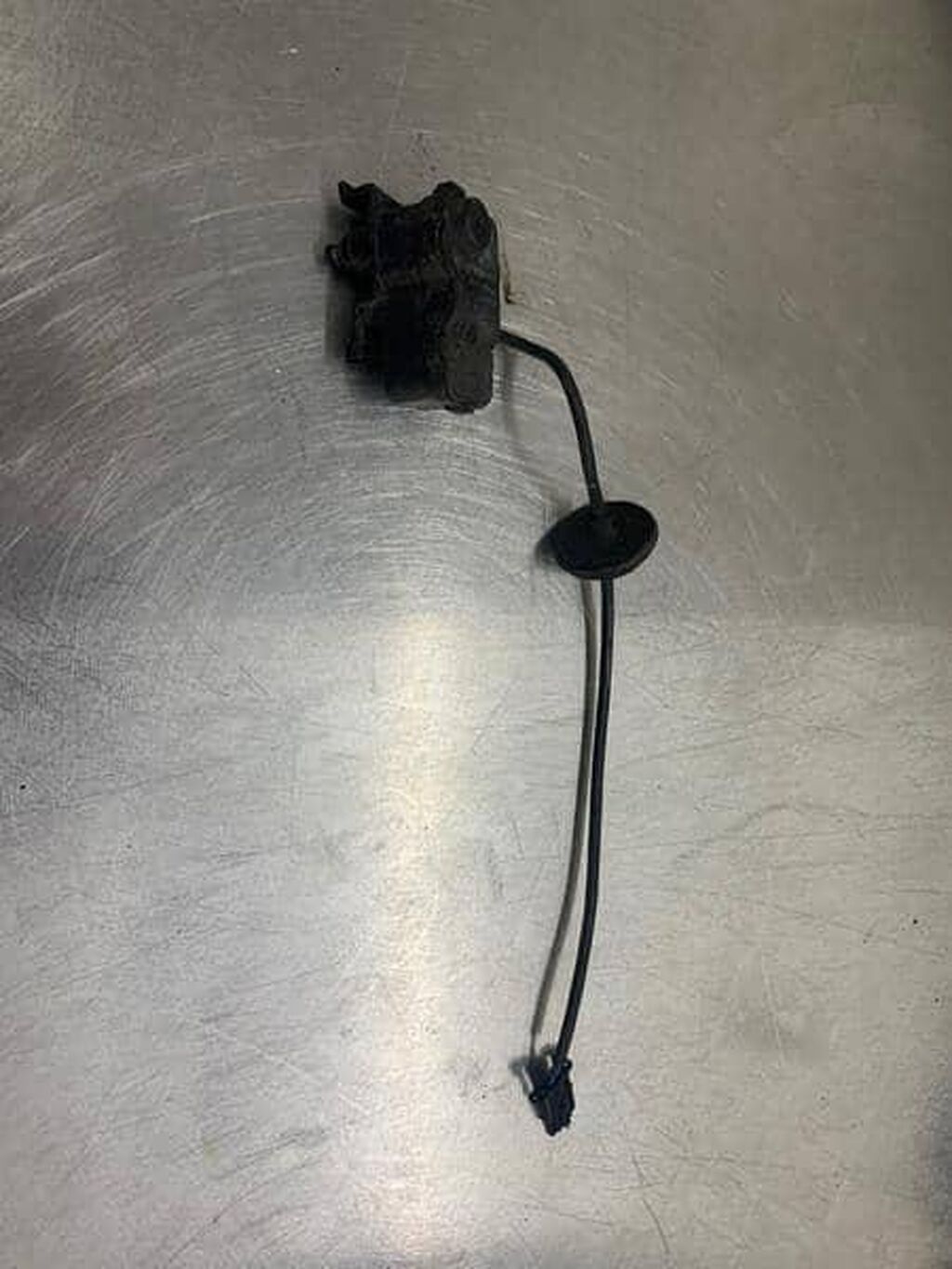MOTOR POKLOPCA REZERVOARA ZA VOLKSWAGEN POLO - 6R0810773D | Motor