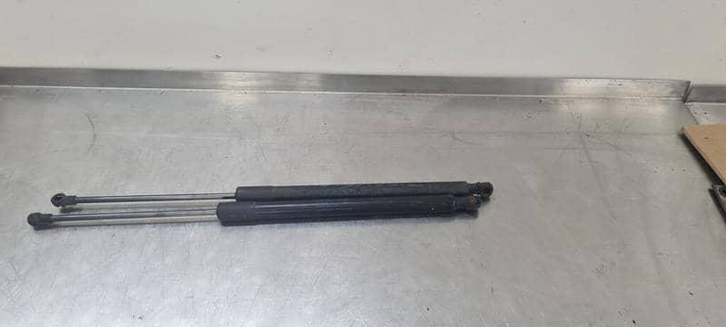 AMORTIZERI ZADNJE HAUBE ZA VOLKSWAGEN GOLF 7 - 5G6827550C03S |
