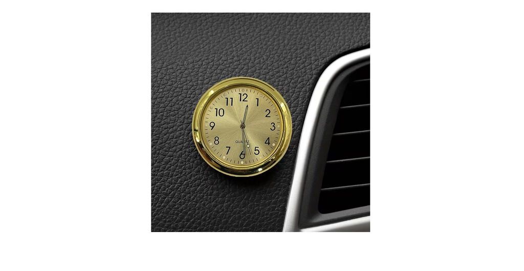 Sat za automobil-zlatne boje Izuzetno lep dodatak za Vaš automobil