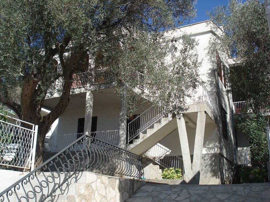Sutomore, iznajmljujem apartman i sobe. Sobe sa dva, tri i četiri