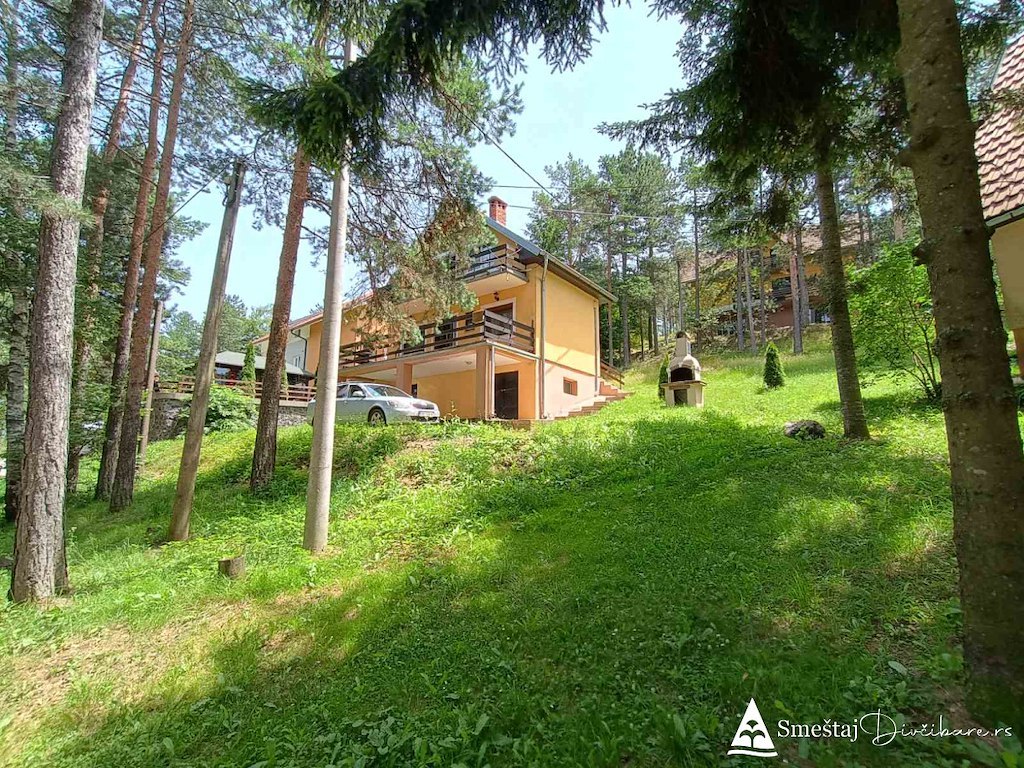 Apartmani CRNI VRH