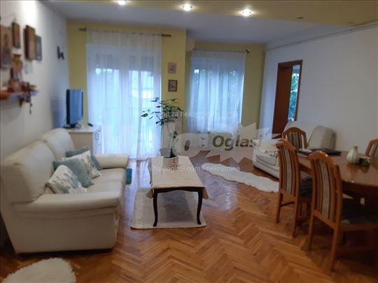 Vlasnik – Trosoban stan 83m2, Centar