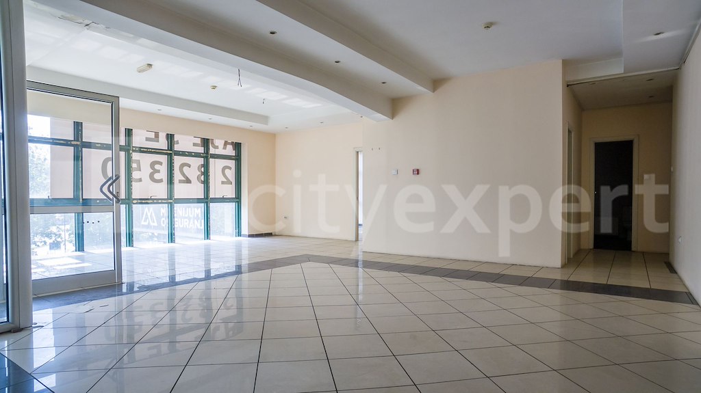 Lokal Izdavanje Novi Sad Bez skrivenih troškova - 150m², Bulevar oslobođenja, Novi Sad - 2500€