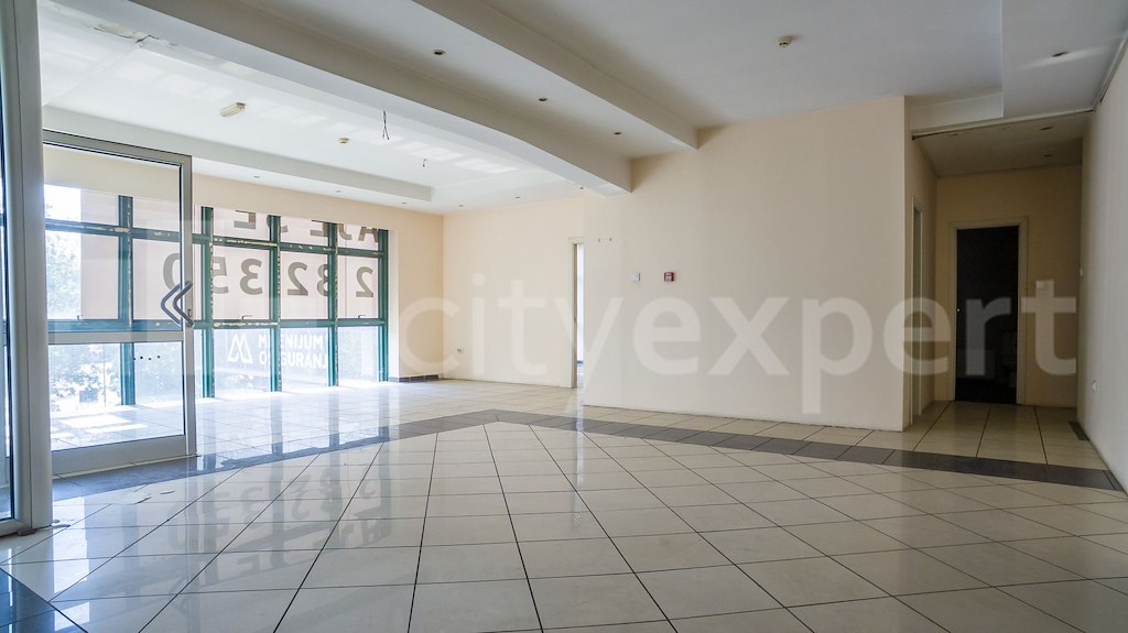 Lokal Izdavanje Novi Sad Bez skrivenih troškova - 522m², Bulevar oslobođenja, Novi Sad - 8000€