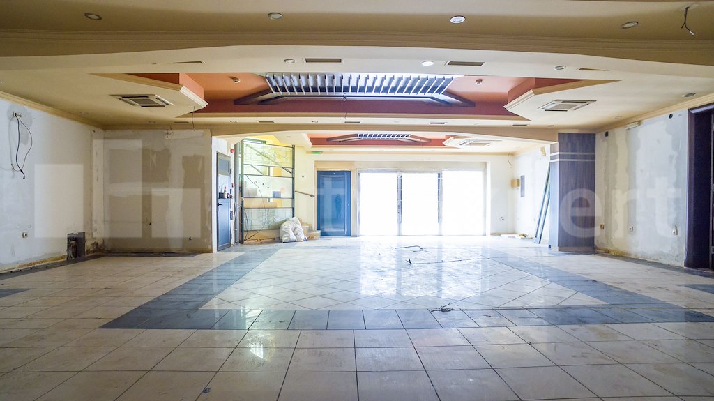 Lokal Izdavanje Novi Sad Bez skrivenih troškova - 150m², Bulevar oslobođenja, Novi Sad - 4000€